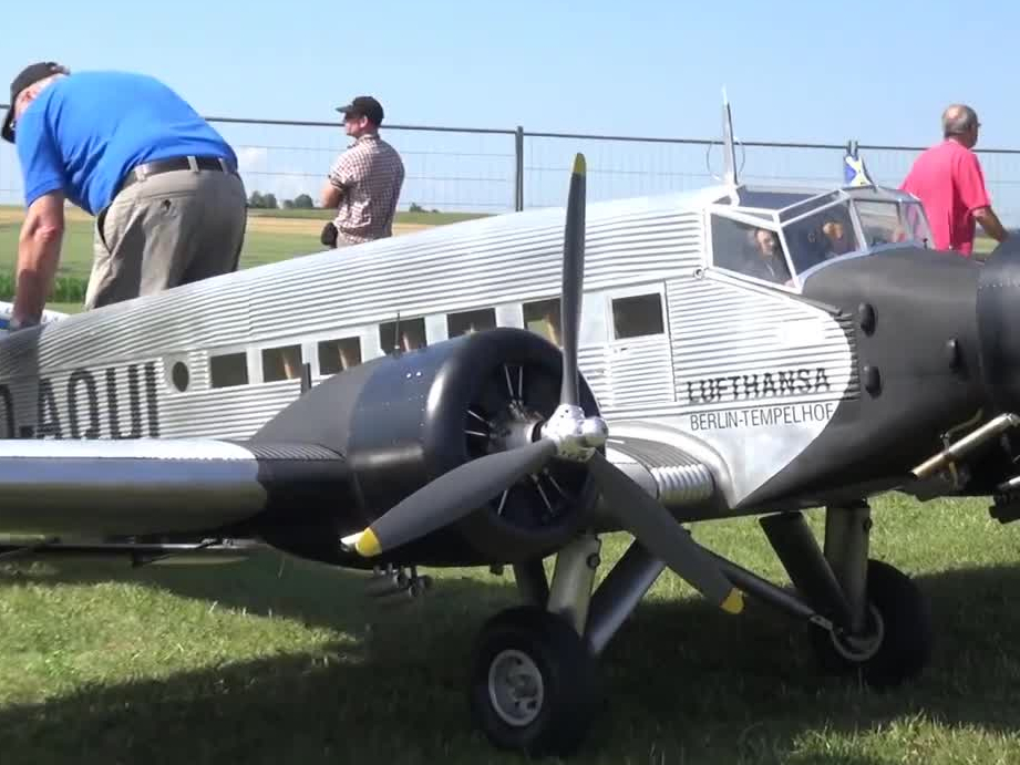 Zdalnie sterowany model RC Junkers JU 52 i nieudane ladowanie - wideo w ...