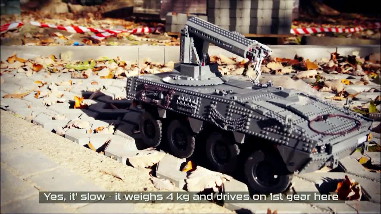 Rosomak z klocków Lego w terenie. Świetna zabawka stworzona przez ...