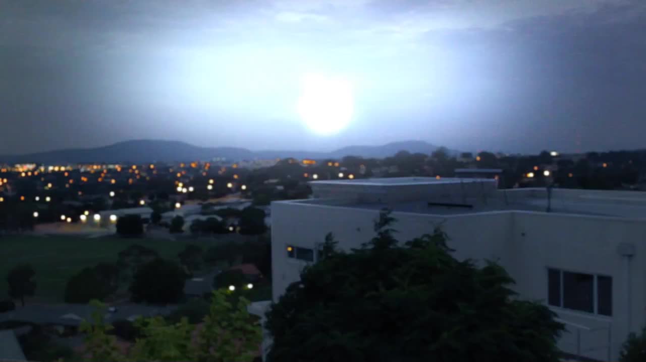 Piorun kulisty nad Australią - wideo w cda.pl