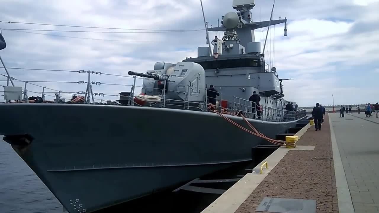 ORP Grom Okręt Rakietowy cumuje w Gdyni z okazji Święta Wojska ...